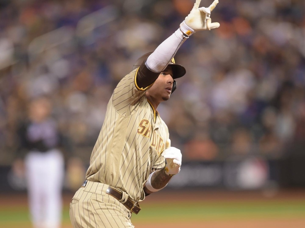 Machado Reaches Career Milestone: 300 Home Runs – Latino Sports