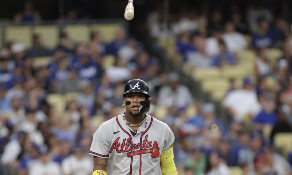 🎥 WATCH: Ranking the 40 best bat flips of 2025 – Latino Sports