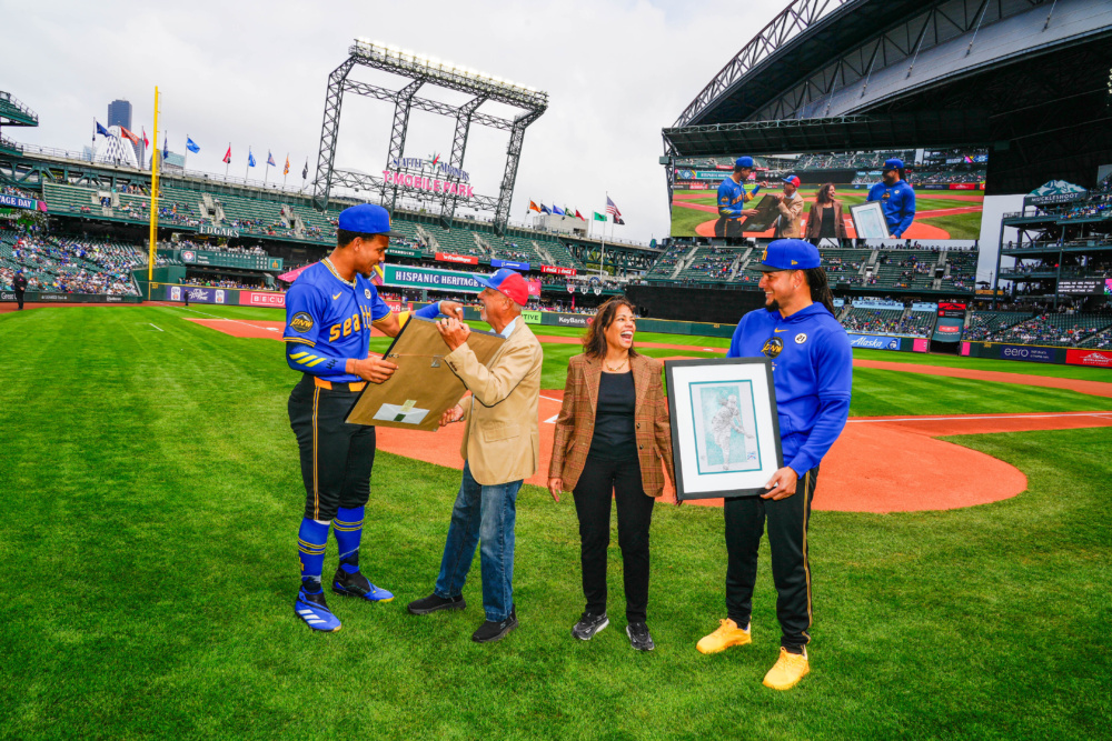 Julio Rodríguez and Luis Castillo presented with 2023 LatinoMVP Awards ...