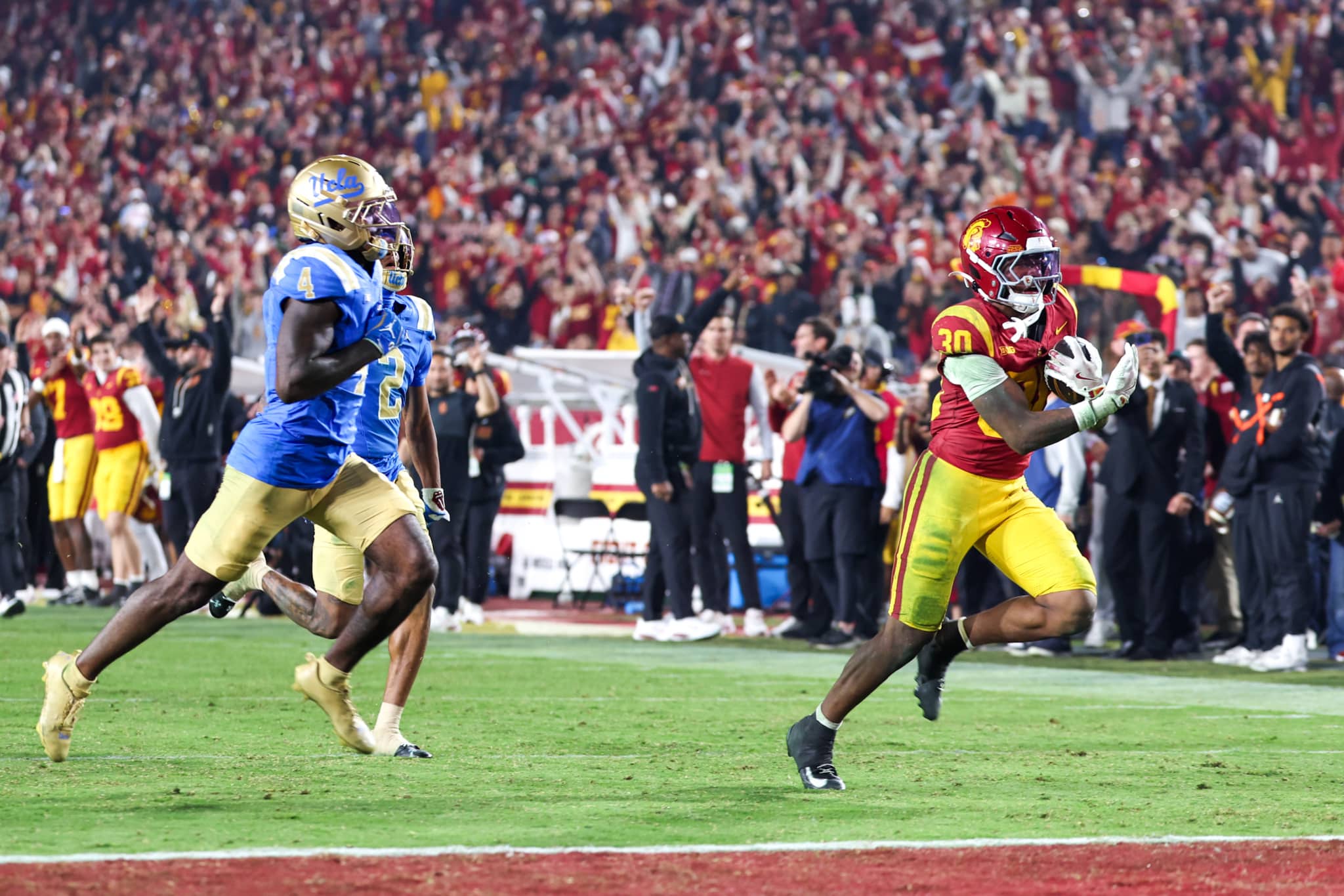 📸 LATINO SPORTS GALLERY: UCLA Bruins vs. No. 17 USC Trojans – Victory ...