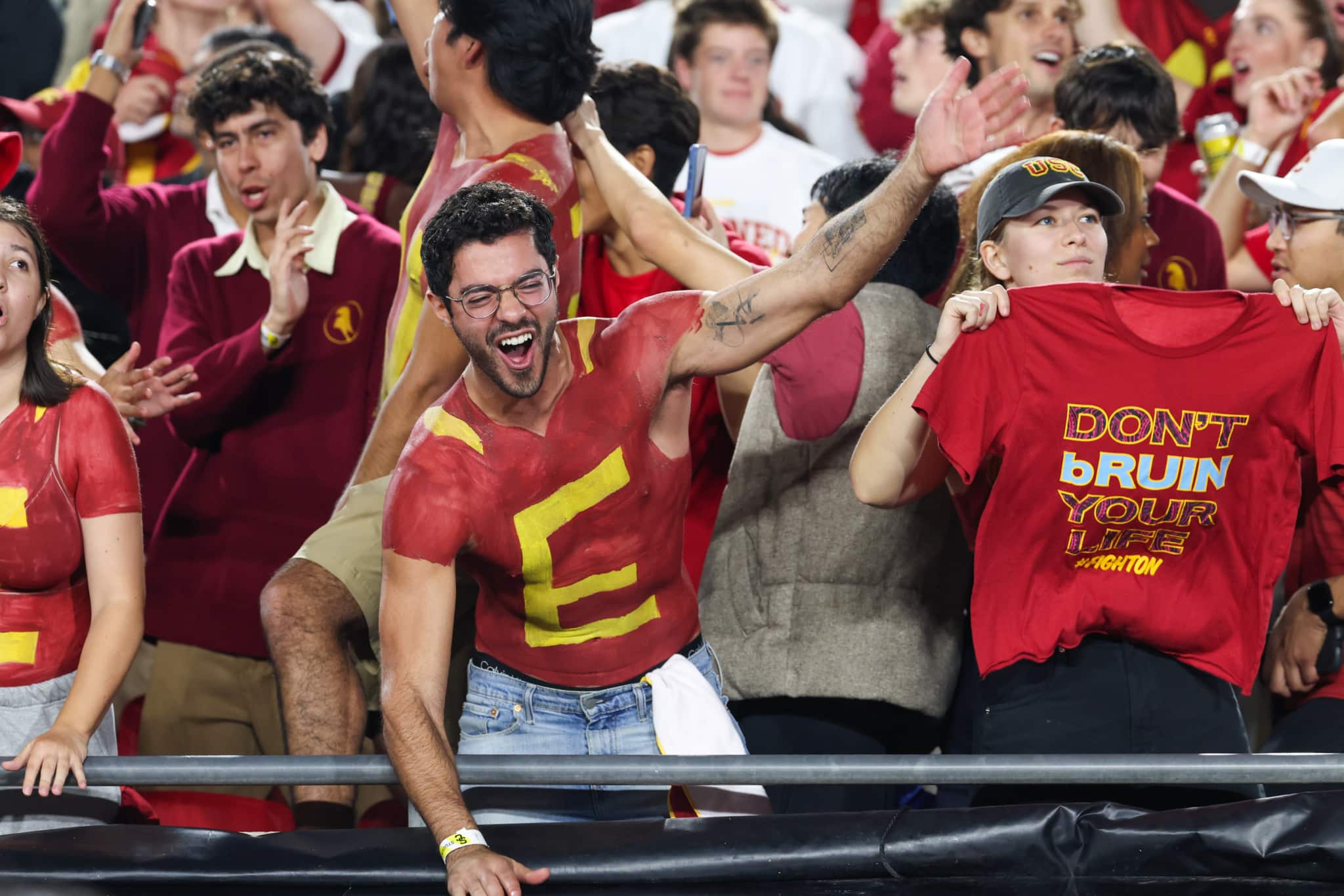 📸 LATINO SPORTS GALLERY: UCLA Bruins vs. No. 17 USC Trojans – Victory ...