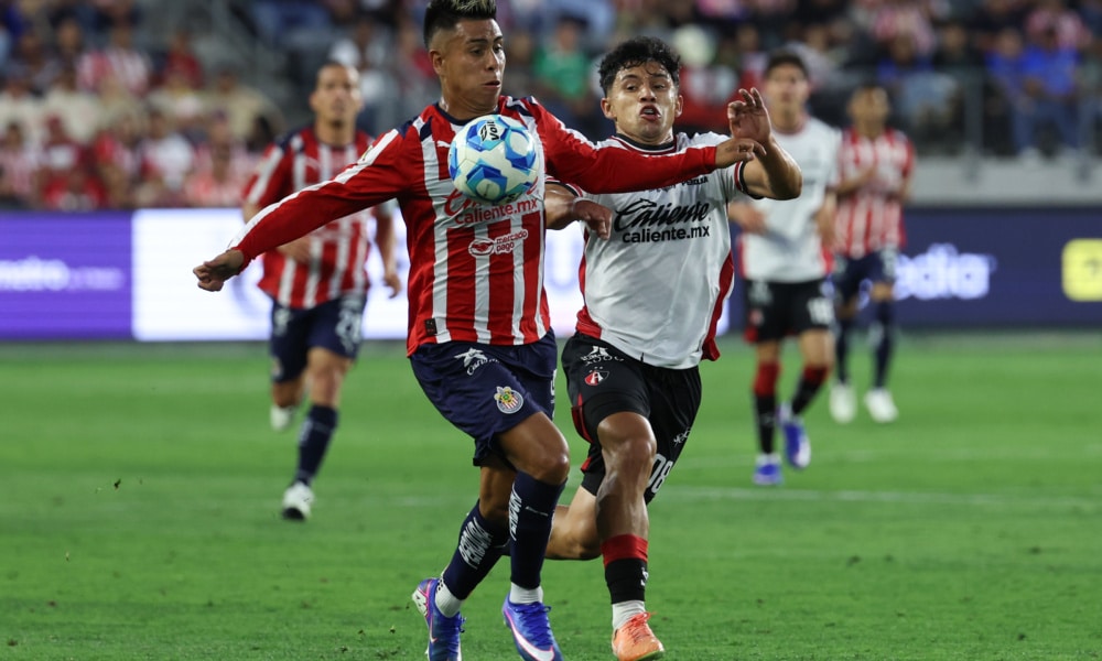 📸 LATINO SPORTS GALLERY: Chivas de Guadalajara vs. Atlas Football Club ...