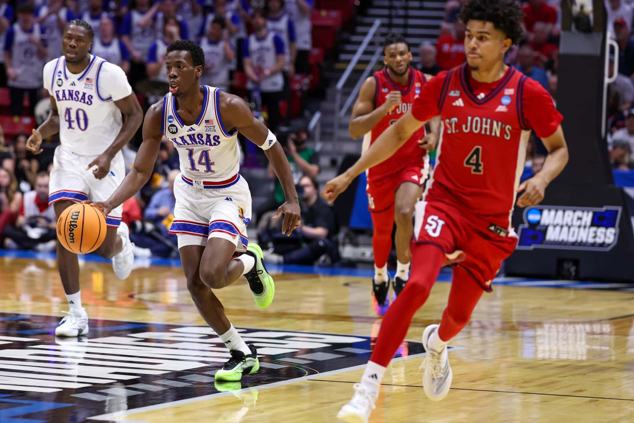 📸 LATINO SPORTS GALLERY: No. 5 St. John’s Red Storm vs. No. 4 Kansas ...